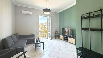 Apartamento, varanda, Vista para a cidade | Sala de estar