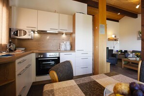 Casa Clássica, 2 quartos | Cozinha privada | Um frigorífico, um forno, uma máquina de lavar louça 