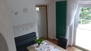 Apartamento Clássico, 2 quartos | Restaurantes