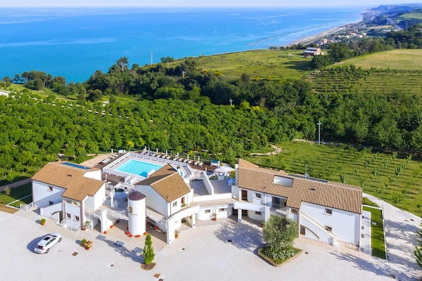 Holiday Resort Contea Dei Ciliegi Pedaso - Pedaso