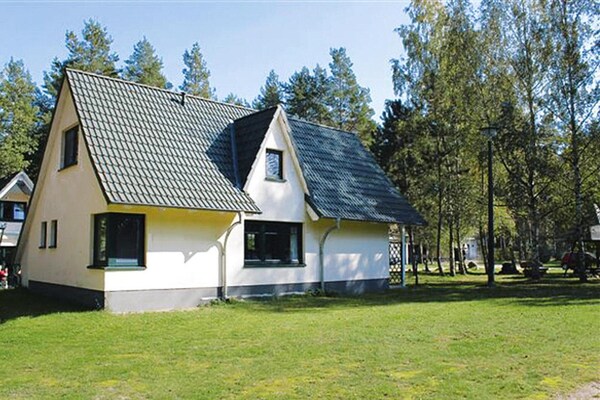 Holiday Home In Drewitz With A Shared Pool - Alt Schwerin