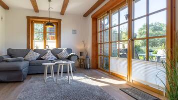 Casa Comfort, 2 quartos | Sala | Lareira