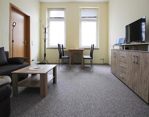 Apartamento conforto, 2 quartos | Sala de estar | DVD player