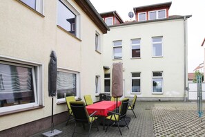 Apartamento clássico, 2 quartos | Fachada