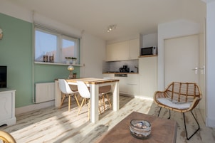 Casa clássico, 2 quartos | Cozinha privada | Cafeteira/chaleira, geladeira, micro-ondas, lava-louças