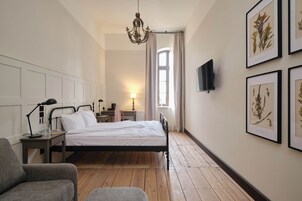 Quarto Individual Comfort | Cofre no quarto, secretária