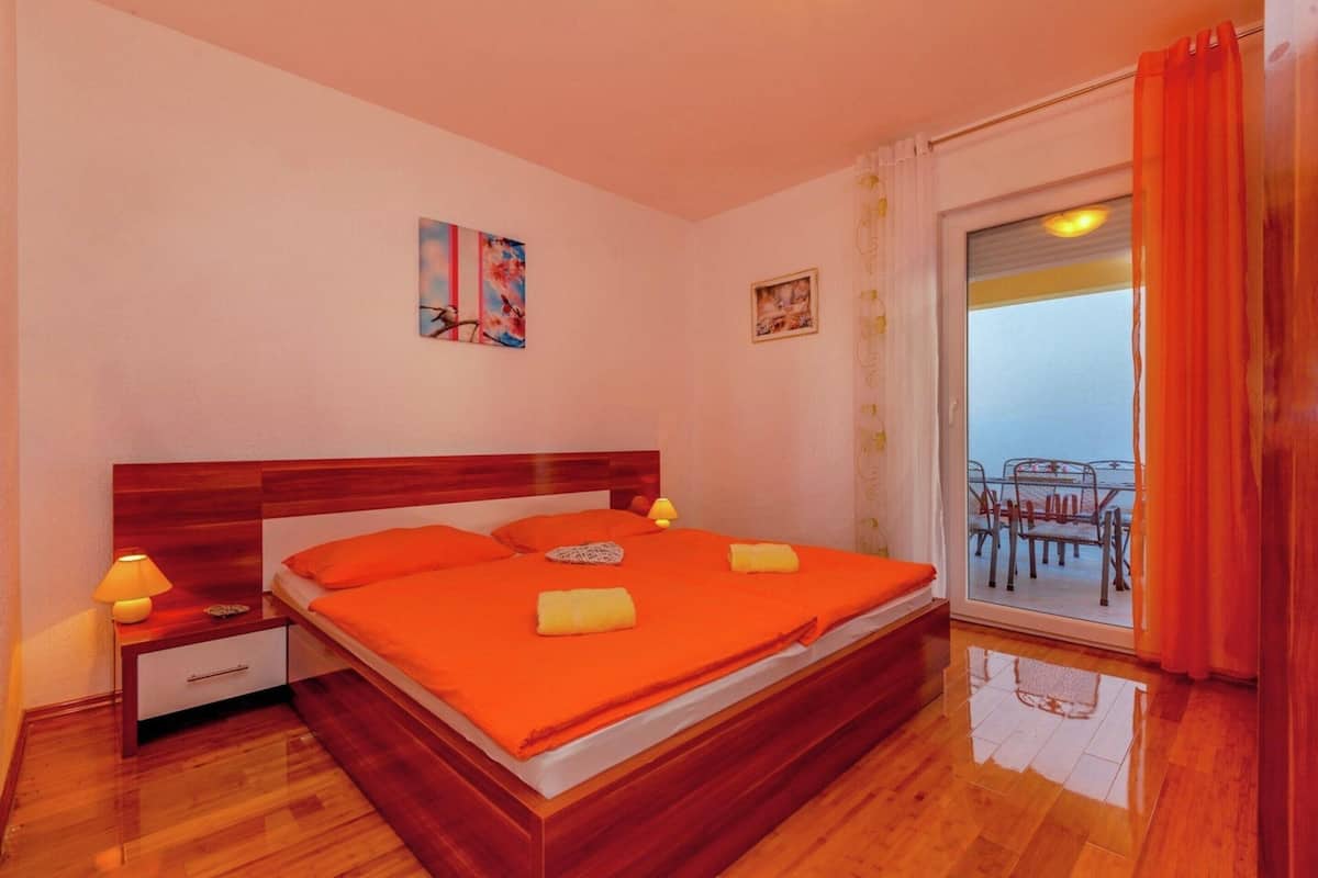 Apartamento romântico, 3 quartos | 28 quartos, roupa de cama