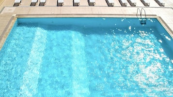 Apartamento Clássico, 3 quartos | Piscina | Piscina exterior