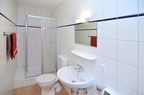 Casa Comfort, vários quartos | Casa de banho | Um polibã 