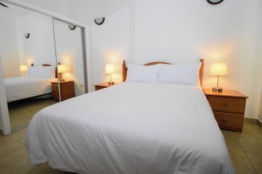 Come Stay At This Three Bedroom Beach Front Apartment! - Antigua and Barbuda