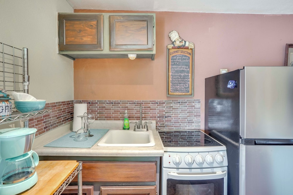 Pet-friendly Studio In Costa Mesa - 7 Mi To Beach! - Costa Mesa, CA