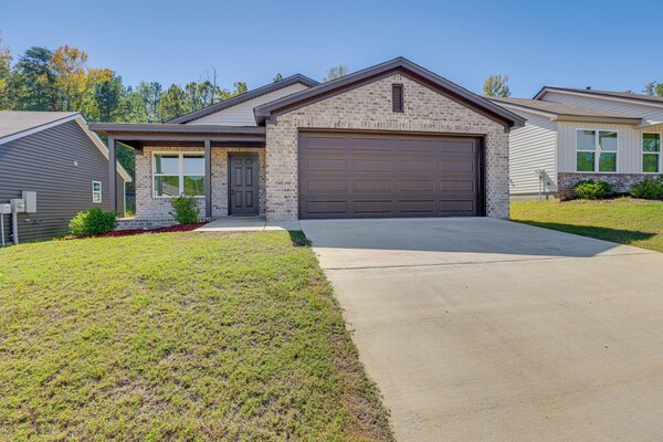 13 Mi To Tuscaloosa Riverwalk: Cottondale Home - Tuscaloosa, AL