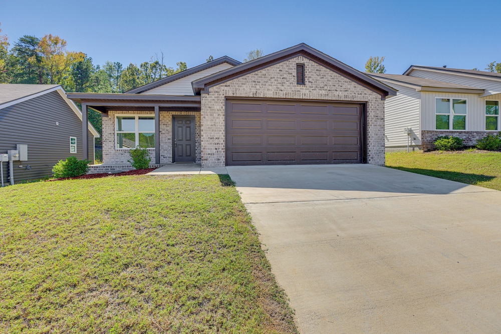 13 Mi To Tuscaloosa Riverwalk: Cottondale Home - Tuscaloosa, AL