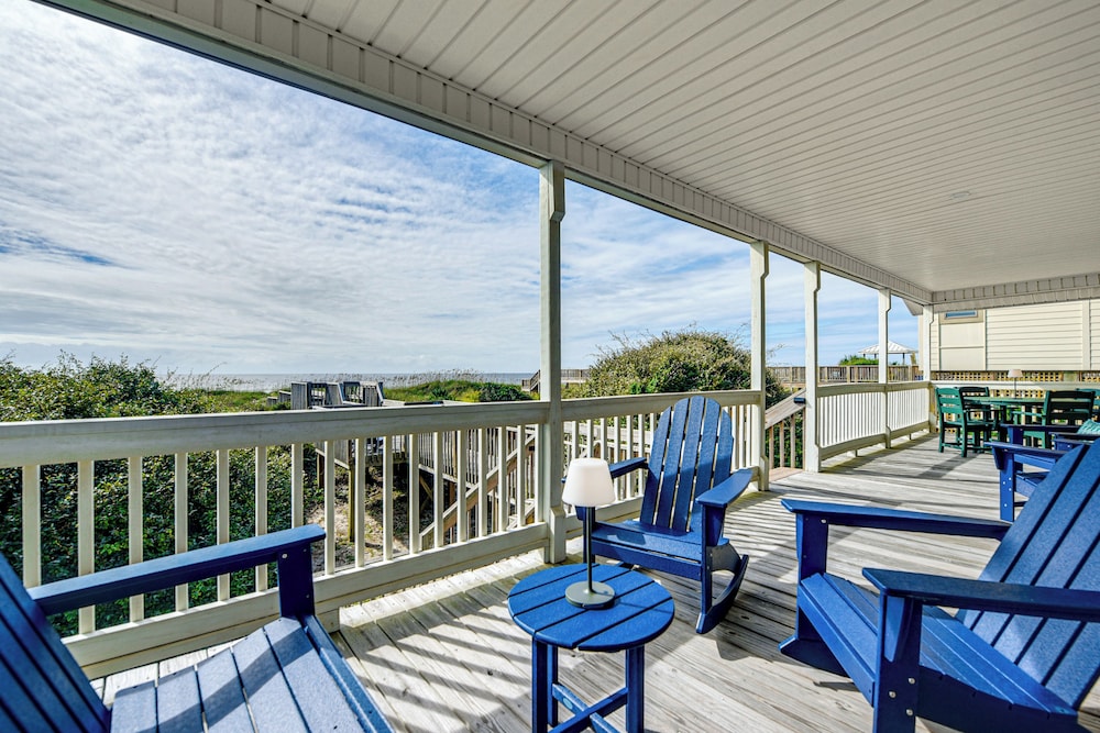 Home On Ocean Isle Beach W/ Catwalk & Deck - Sunset Beach, NC