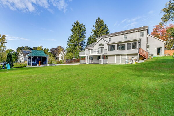 Lake Champlain Fun: Apt W/ Fire Pit & Large Yard! - Colchester, VT