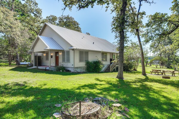 Franklin Home W/ Water Views: Outdoor Dining Area! - Franklin, TX