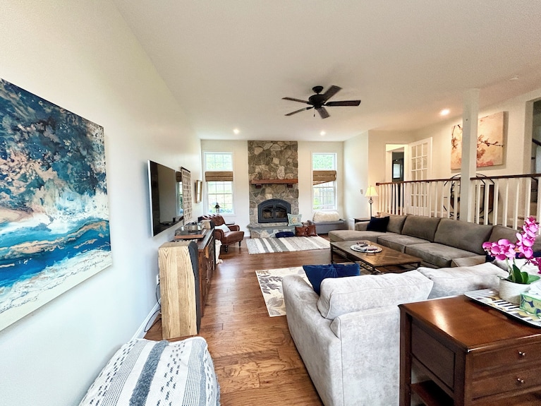 Spacious 5bdrm Home- Saltwater Pool, Wifi, Ac, Private Beach Parking Pass - ウェスタリー, RI