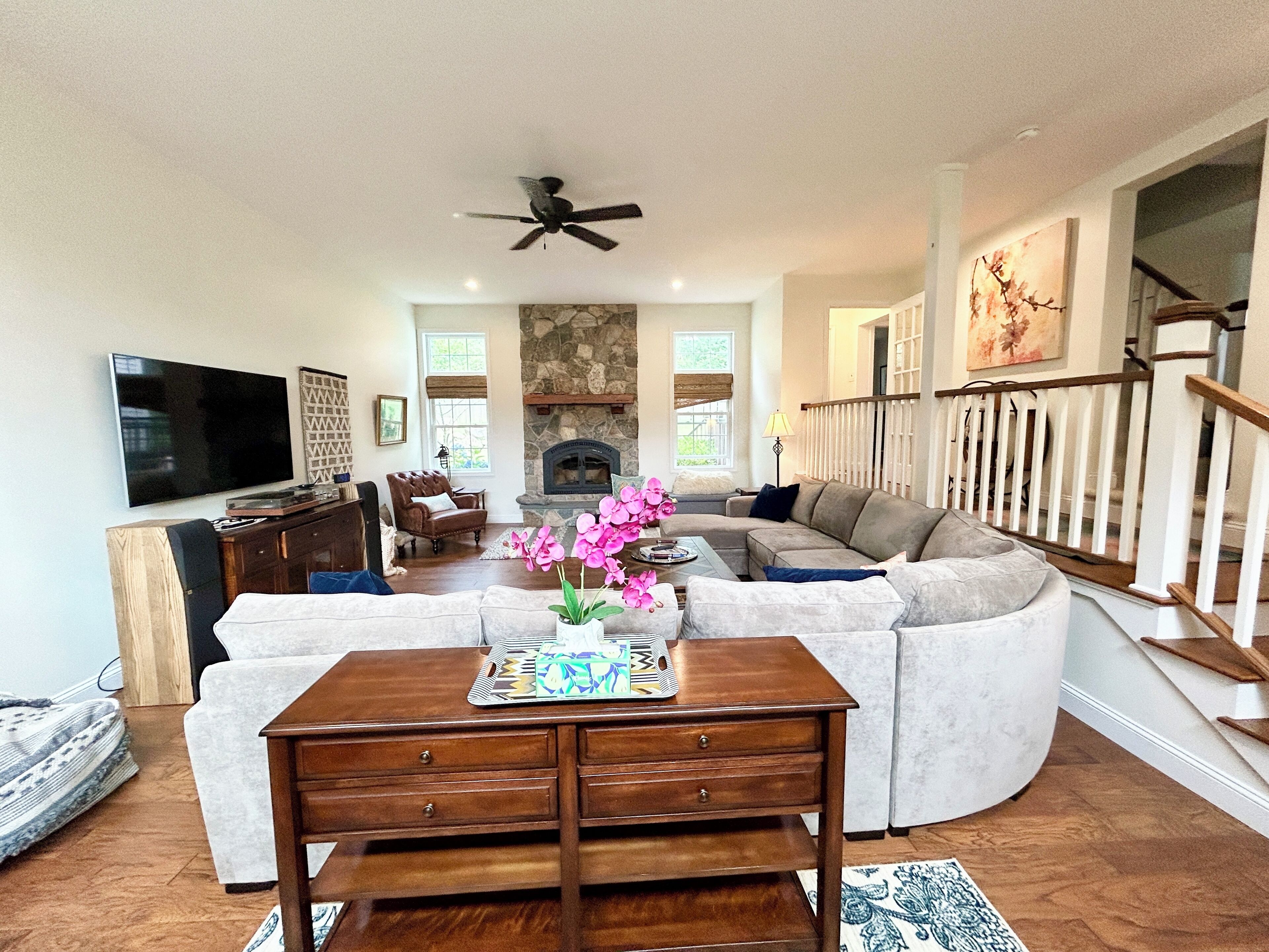 Spacious 5bdrm Home- Saltwater Pool, Wifi, Ac, Private Beach Parking Pass - Westerly, RI
