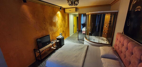 Quarto premium | Frigobar, escrivaninha, espaço de trabalho para notebook