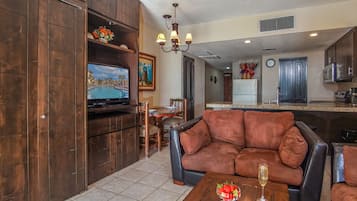 Condo, 1 cama Queen e sofá-cama, sacada, vista para o oceano (Princesa De Peñasco C 205) | Área de estar | Dock para MP3