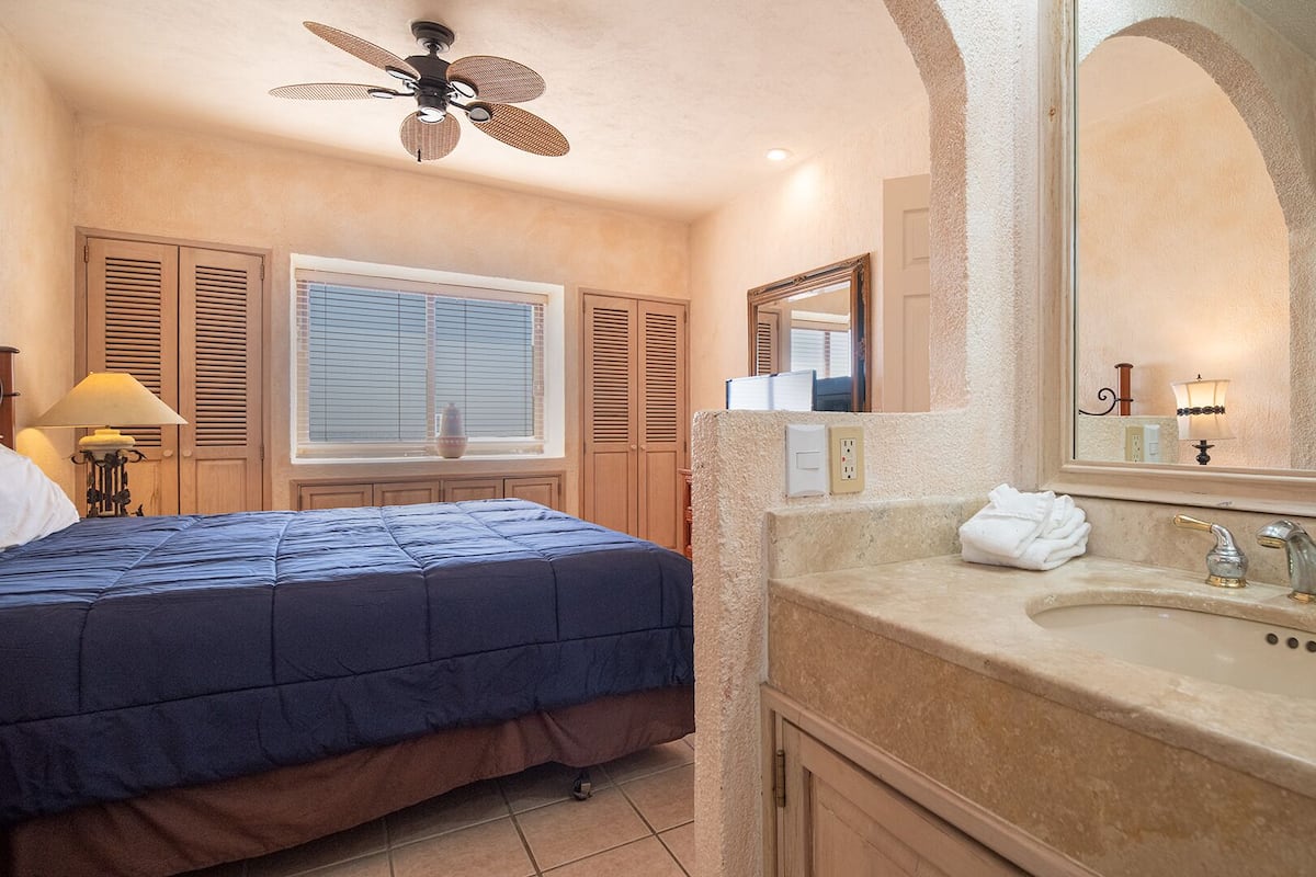 Apartamento em Condomínio Fechado, várias camas, varanda (Princesa De Peñasco E 409) | 2 quartos, com decoração personalizada, com mobília individualizada