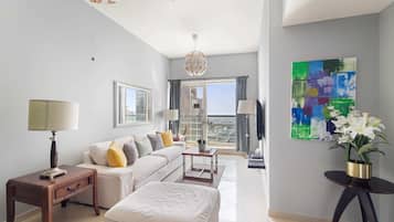 Apartamento Clássico | Sala de estar | Smart TV de 50 polegadas com canais digitais