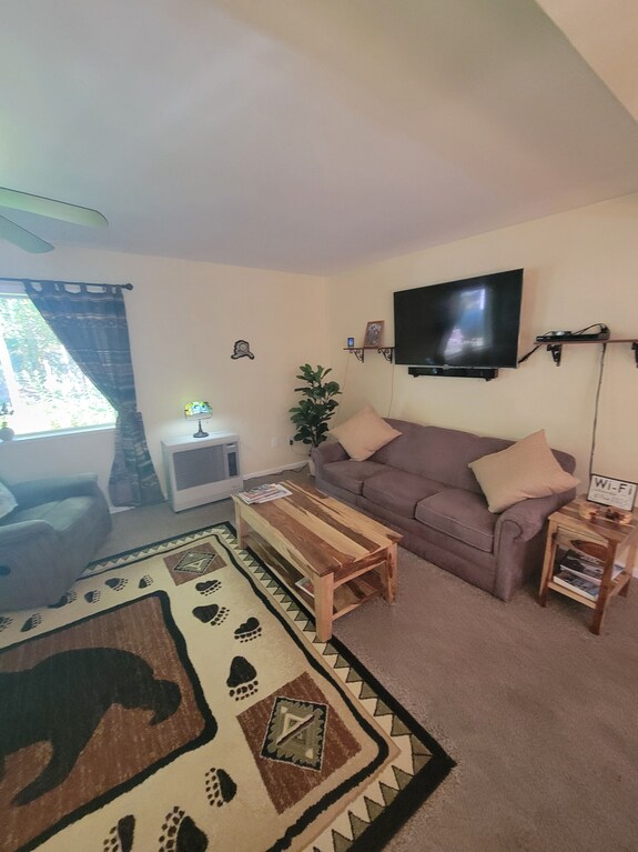 Enjoy Your Stay At The Grizzly Inn In The Quaint Community Of Willow Alaska! - Alaska