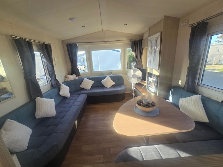 Collett 3 Bed Caravan Sleeps 6 With Wifi - North Wales