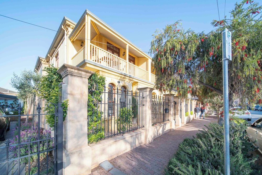 Cozy Home With Fireplace 5mins To Beach - The Beachouse, Glenelg