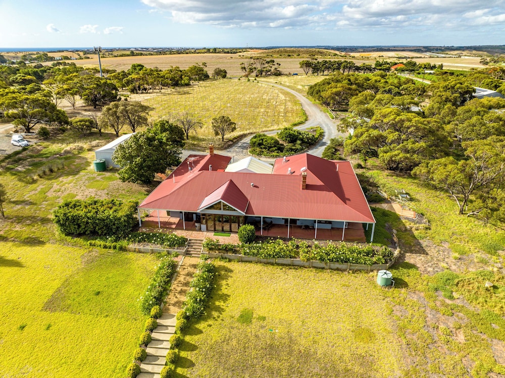 Condor Estate With Vineyard & Fireplace - McLaren Vale