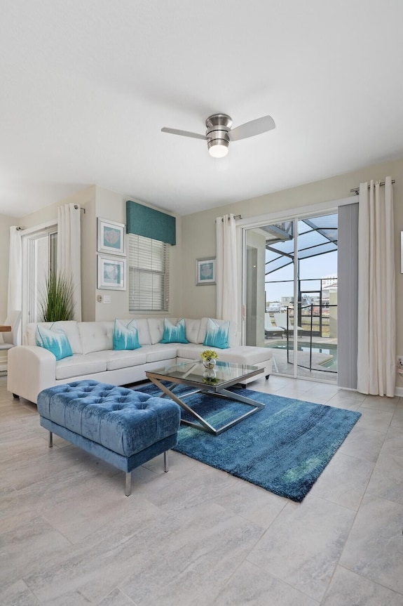 Modern Townhouse 4bed/3bath/pool/5min Disney - Kissimmee, FL