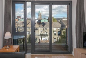 Apartamento Familiar, 2 quartos, não fumadores, cozinha | Sala de estar | Televisor LED de 42 polegadas com canais por cabo 