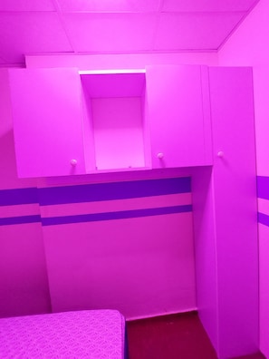 Quarto Duplo Económico | Secretária adequada para computadores portáteis, ferro/tábua de engomar