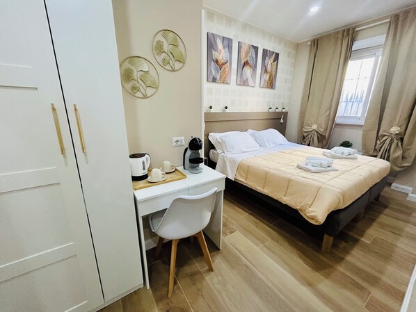 Quarto Twin Deluxe | Cofre no quarto, secretária, ferro/tábua de engomar, Wi-fi grátis