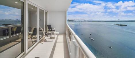 Apartamento | 2 quartos, secretária, internet de alta velocidade