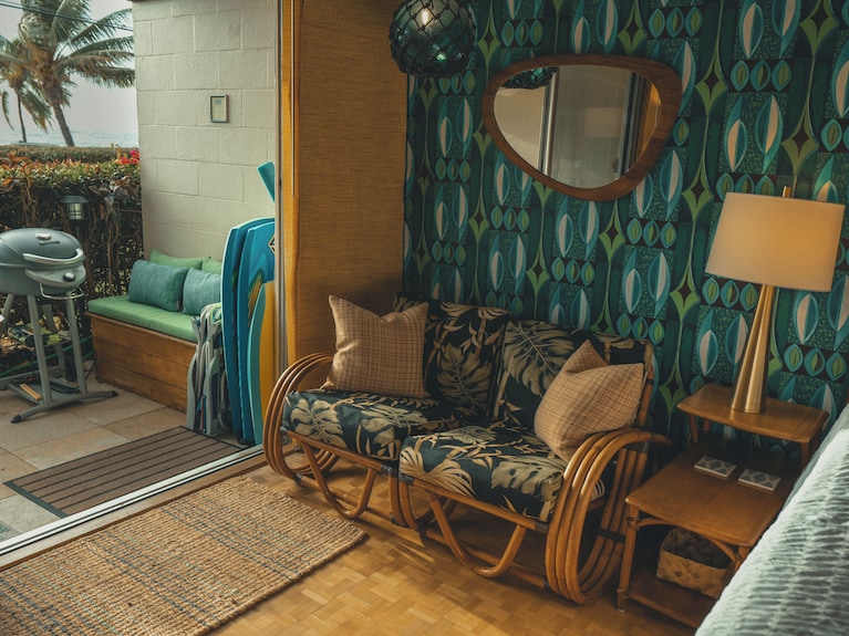 Atomic Tiki Live Like A Local At Magic Sands Beach! - Magic Sands Beach Park