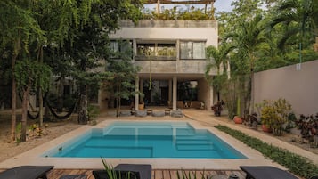 2 piscinas exteriores