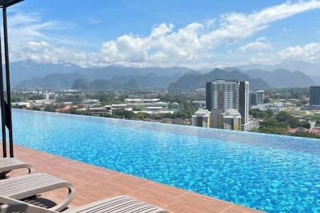 Piscina exterior. The Horizon Ipoh By Iconique Espace