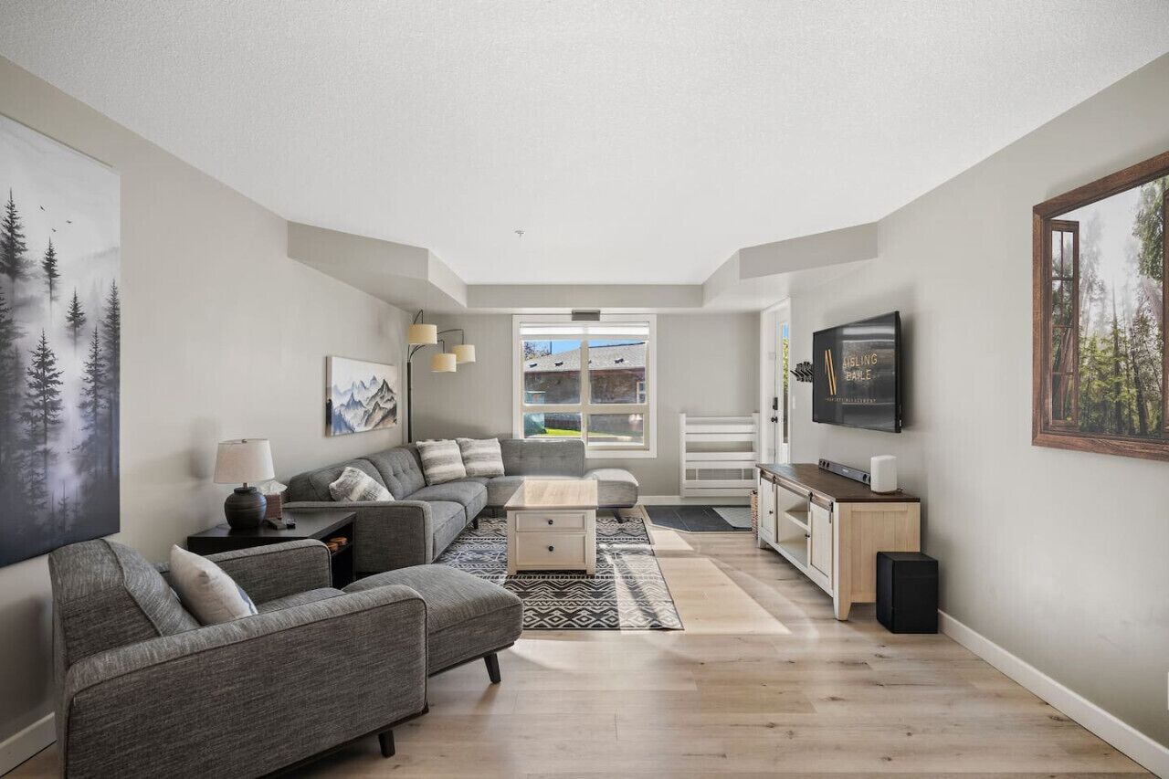 Water`s Edge | Pool | Hot Tub | Pets | Ground Lvl - Invermere