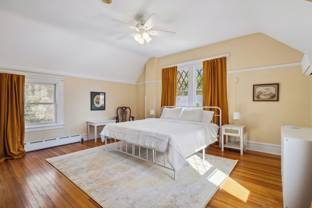 Stone Cliff Manor- historic home with unique history. Perfect for large ...