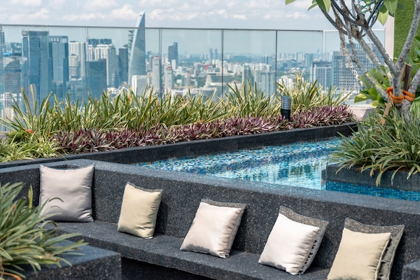 Piscina externa, barracas de cortesia, espreguiçadeiras