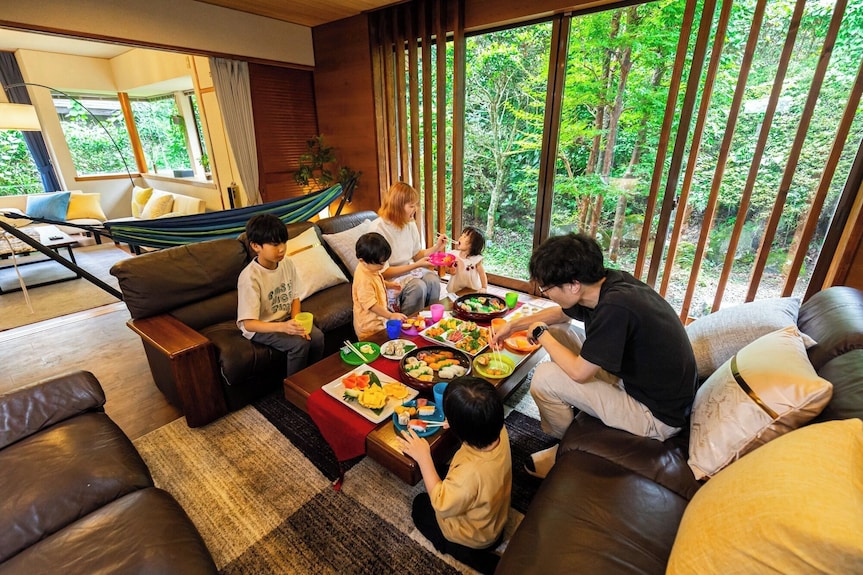 A Former Presidents Mansion From The Bubble Era / Izu Shizuoka - 이즈시