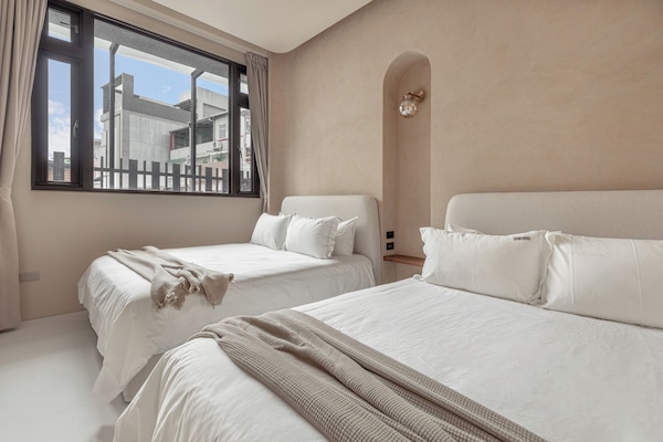 Quarto Familiar | Cortinas/cortinados opacos, Wi-fi grátis, roupa de cama fornecida