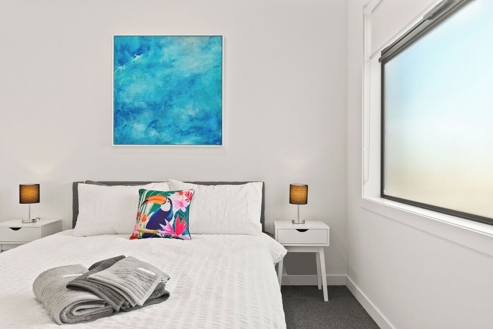 "Everything is Grey" 4-bedroom townhouse with all you need for a ...