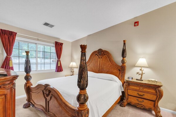 3rd Floor Back Side Corner Penthouse Suite - 308 By Grand Wood Suites - Morgantown, IN