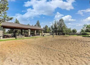 Casa, 2 quartos | Campo esportivo