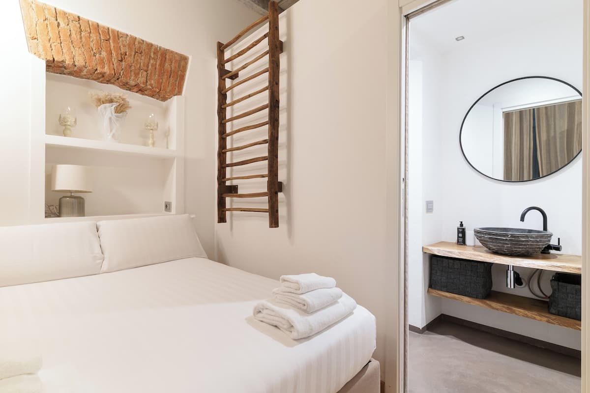 Studio Apartment, Via San Carpoforo 4 | Ferros/tábuas de passar roupa, berços (sobretaxa), Wi-Fi de cortesia