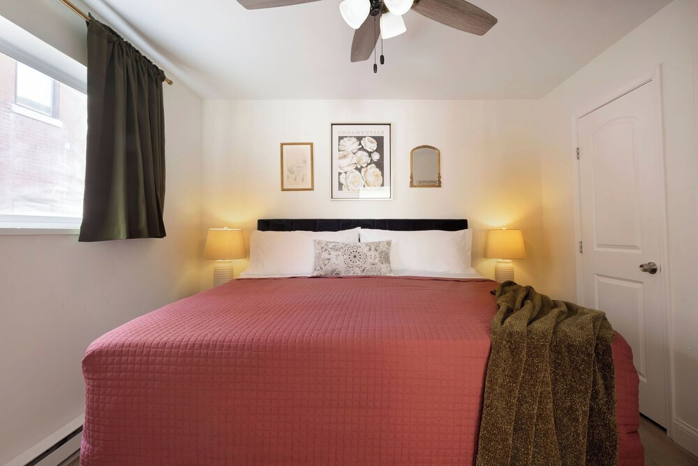 Chic Apt Near SLU Hospital & Major Hospitals 🏥 - St. Louis | Vrbo