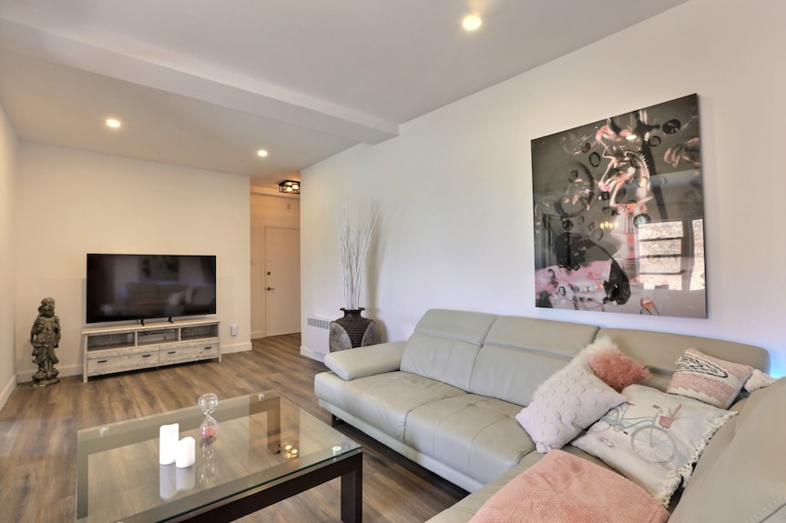 Spectaculaire, Déjeuner Avec Le Chateau Frontenac! Climatisé Parking Gratuit! - Lévis