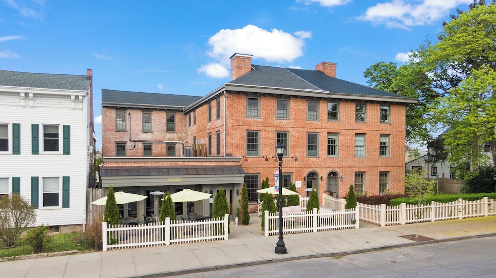 Howard Hotel - Hudson